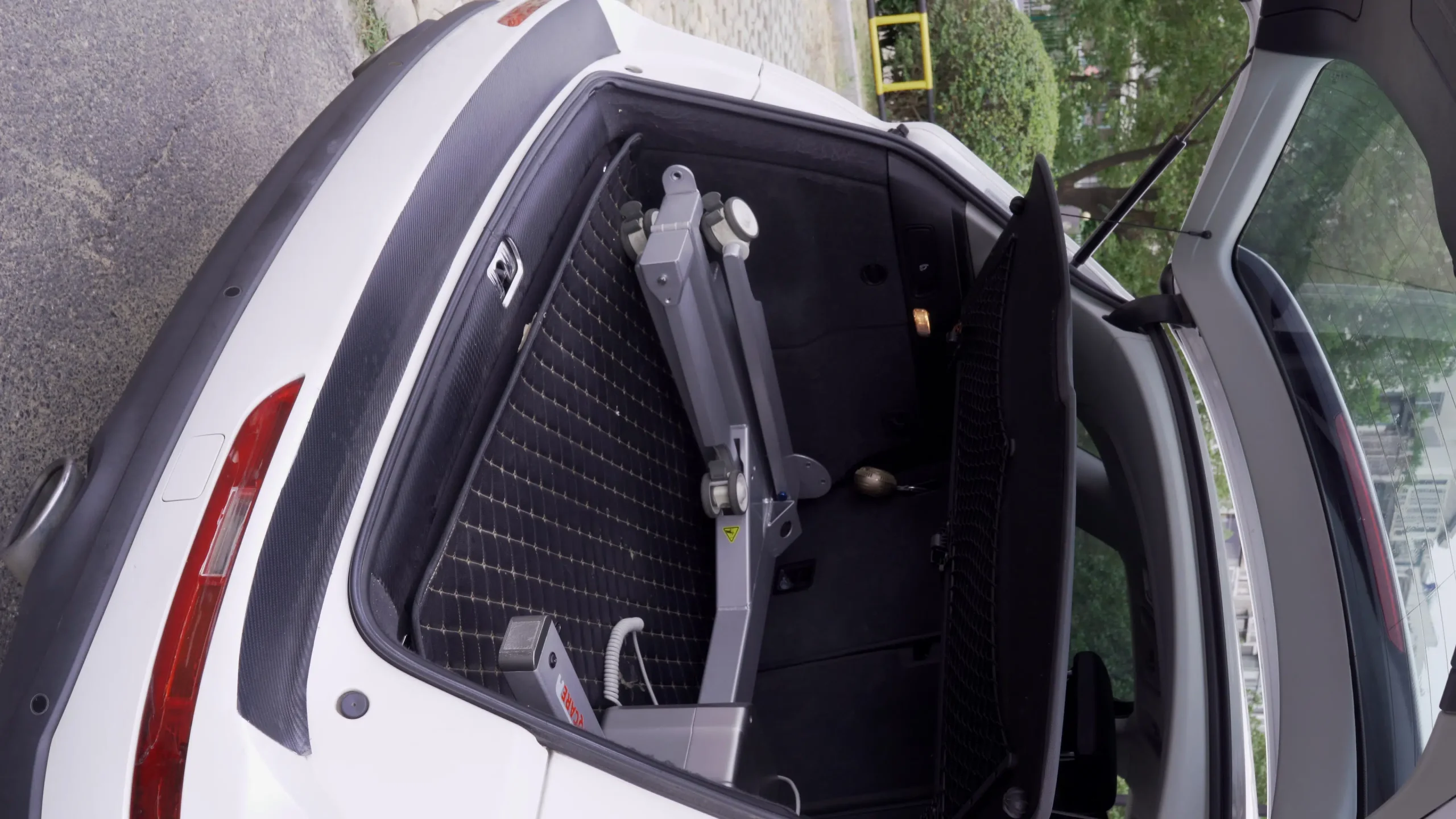 Portable Vehicle Hoist with lifter and sling Person Transport for car