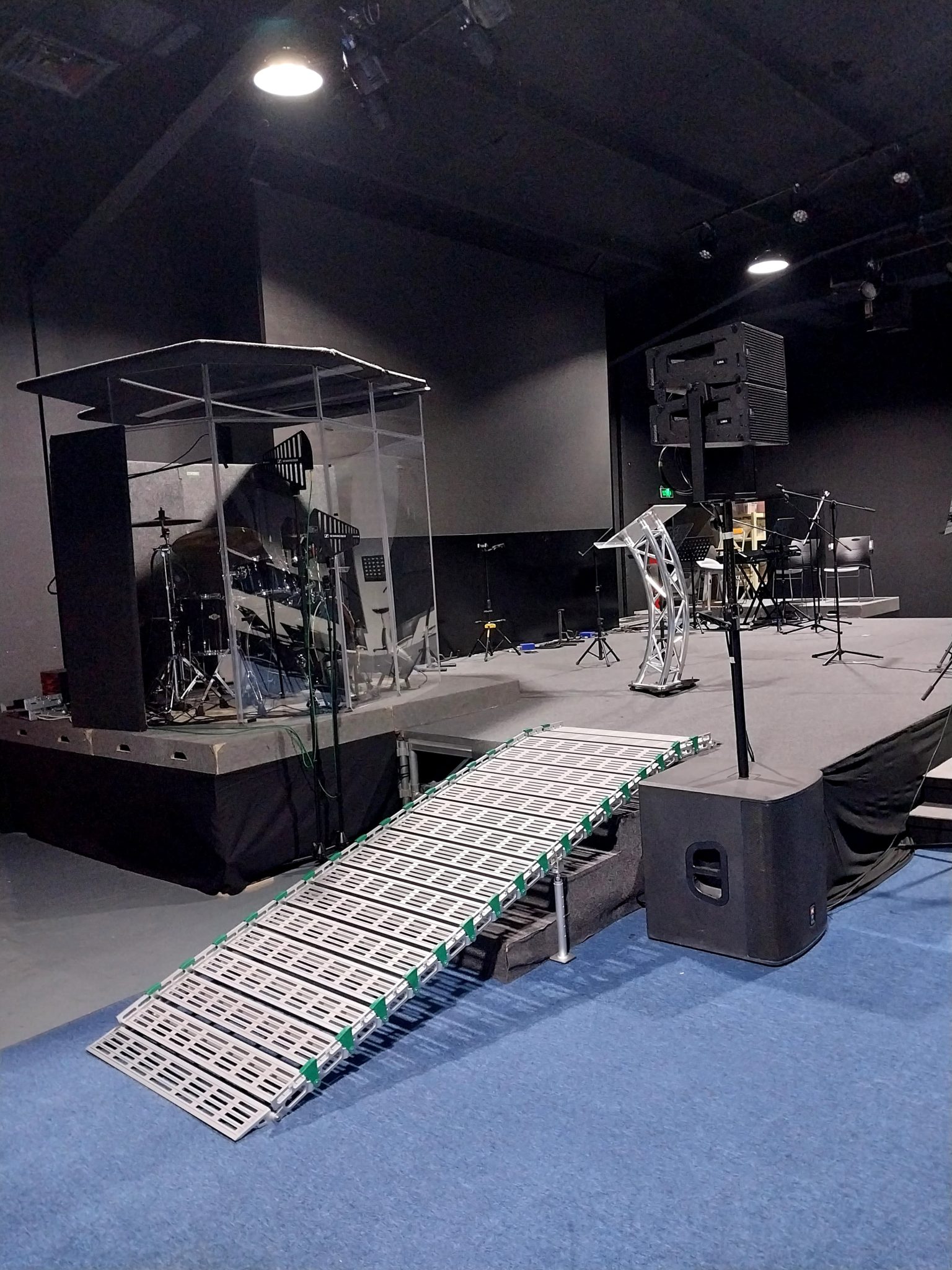 LY-36 D Series Aluminum Rolling Ramp (White or Black Color) - Gilani ...