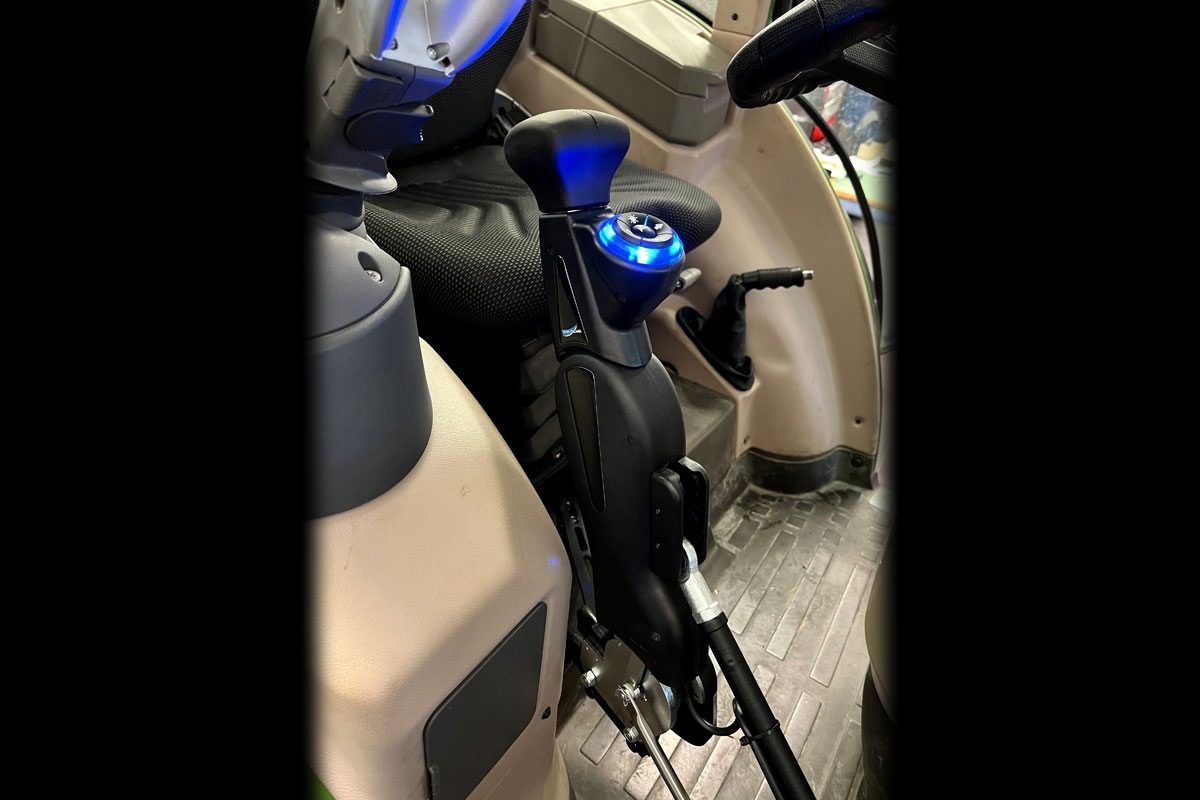 Mechanical Brake and Accelerator with 5 Auxiliary Controls