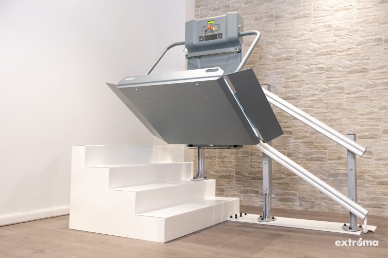Experience LOGIC Inclined Platform Lift for Straight Stairs